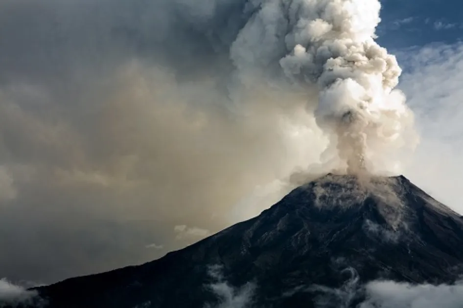 Volcano eruption alert: Carnival Cruise to evacuate 3,000 people from ...