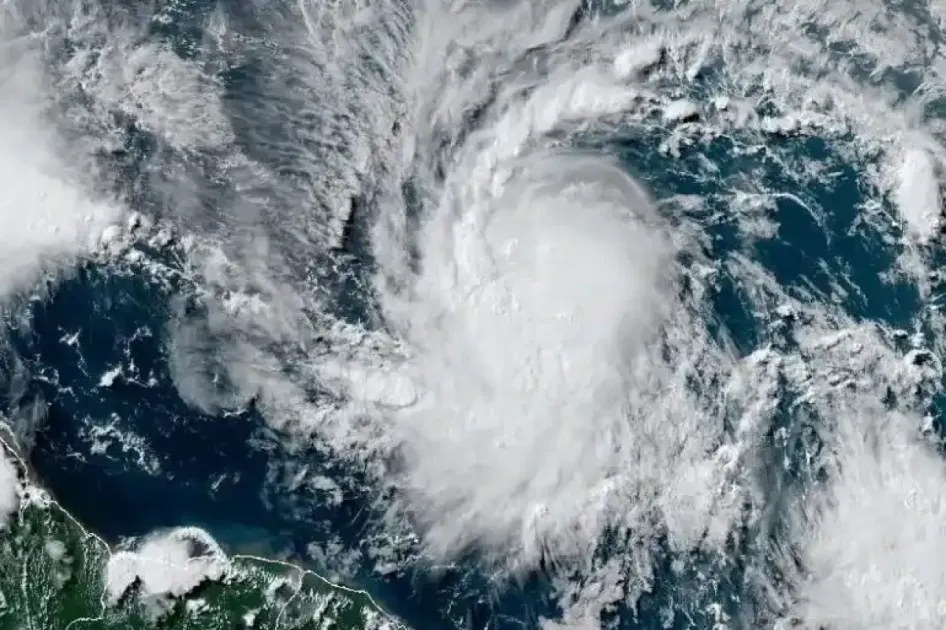 Saint Vincent and the Grenadines in grasps of Hurricane Beryl ...