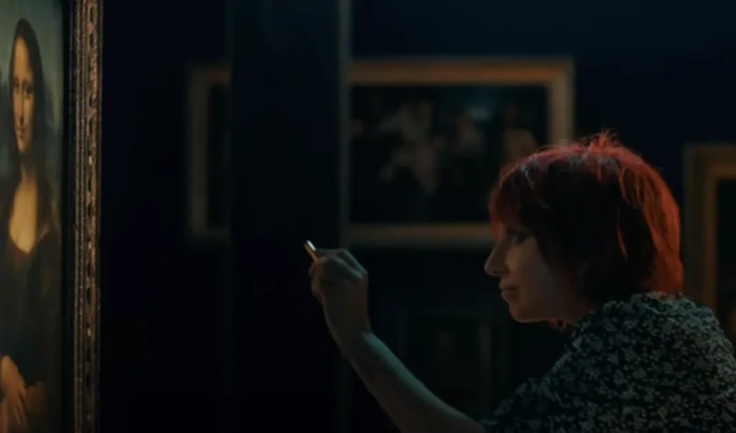 Lady Gaga’s playful encounter with ‘Mona Lisa’ at Louvre Museum ...